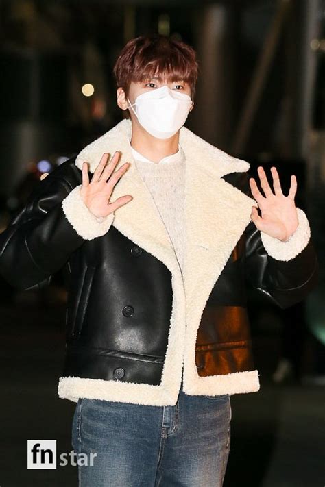 포토 이진혁 따뜻함이 전달되는 인사 헉스