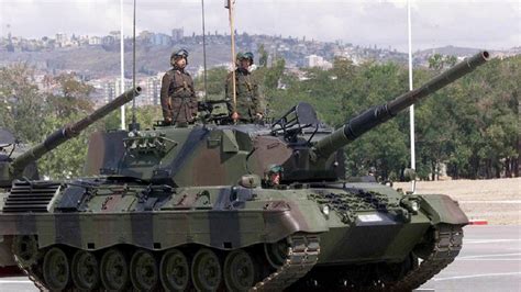 অস্ত্রখাতে অর্থ বরাদ্দ কমাতে বাধ্য হচ্ছে জার্মানি