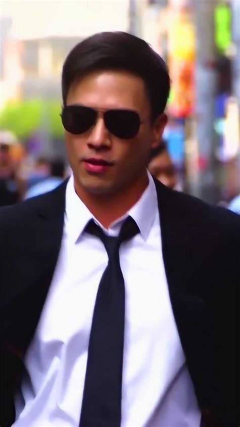 安志杰点烟安志杰抽烟时霸气图片大山谷图库