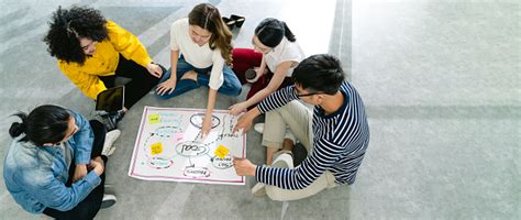 크리에이티브 에이전시 비즈니스 브레인 스톰 미팅 프레젠테이션 팀 제품 출시 프레젠테이션 기획 전략 새로운 비즈니스 개발에 대한