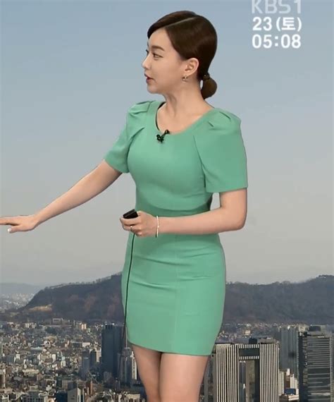 연예패션 Kbs 강아랑 기상캐스터 대박 예쁨 연두색 밀착 원피스