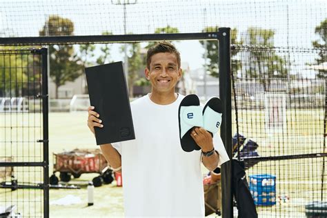 ボディメトリクスジャパン、南葛scで活躍するサッカー元日本代表・稲本潤一選手とアンバサダー契約を締結：マピオンニュース