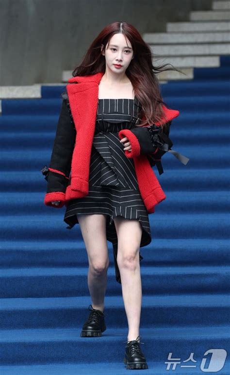 러블리즈 유지애 서울패션위크 왔어요 네이트 연예