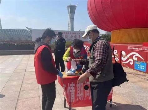 潍坊公园景区服务忙 好人好事溢箩筐进行游客守护员