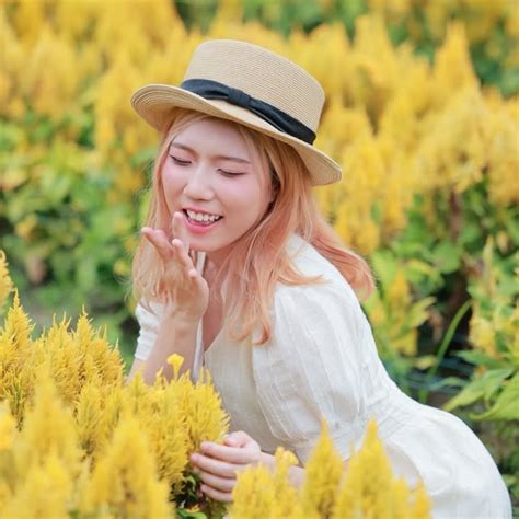 今日要ot啊～ 旁邊個同事，就享有公司專人買飯服務～ 我呢，就等到肚仔扁哂都仲未收得工～ 應付緊同一樣工作💼