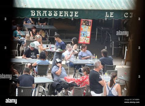 ©photopqr La Provence Duclet Stéphane Manosque 28 07 2020 Illustration Terrasses De Café à