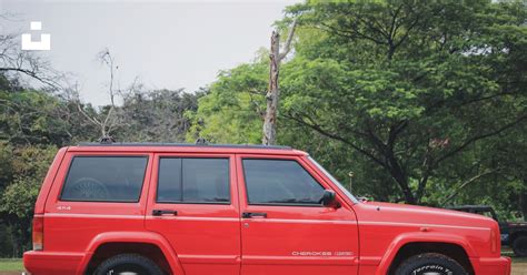 빨간 지프 그랜드 체로키 Suv 사진 Unsplash의 무료 자동차 이미지