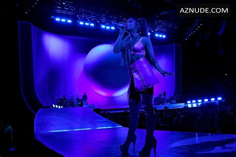 Ariana Grande Sexy At The Concert During Her Sweetener World Tour In