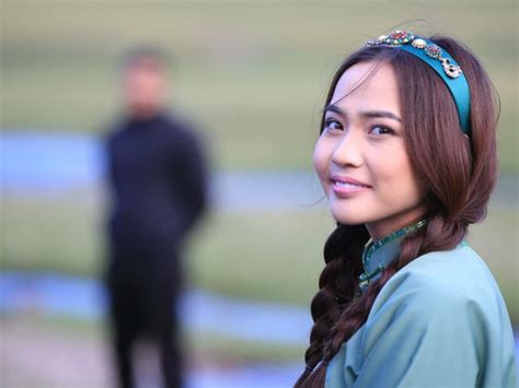 Жүжигчин О Дөлгөөнийг БНСУ ын Пусан хотын эрүүл мэндийн аялал