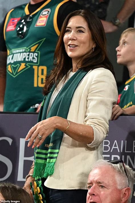 Кронпринцесса Мэри и кронпринц Фредерик посетили матч Национальной лиги