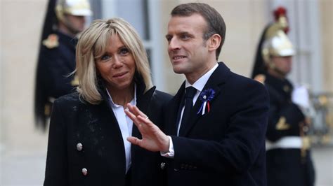 Жена президента Франции будет учить безработных литературе и культуре