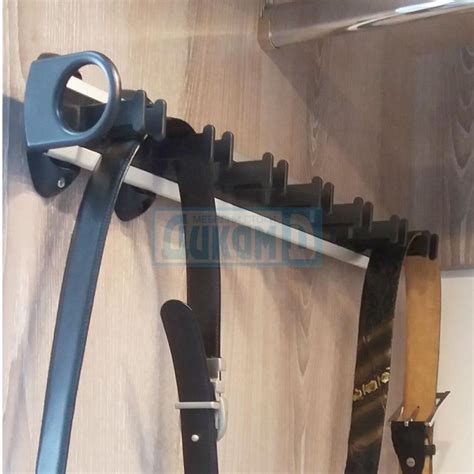 Изтегляща закачалка за колани