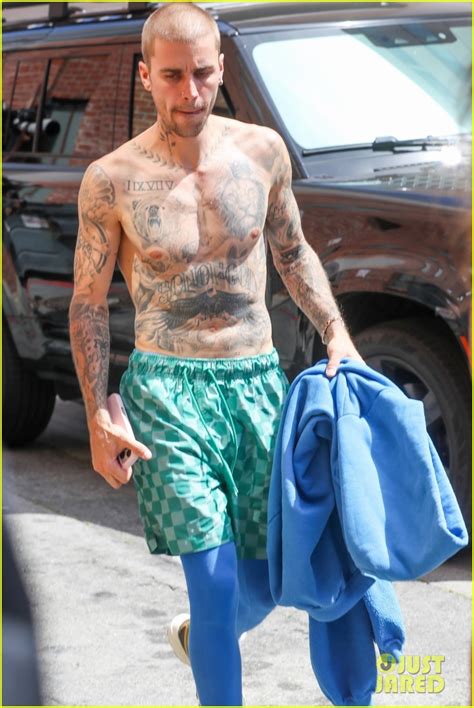 Justin Bieber Goes Shirtless While Out In Beverly Hills With Friends