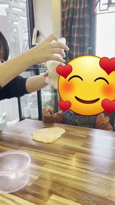 슬라임이 처음 인 5살아이랑 어떻게 놀까요바로 슬라임을 만지지 않아요 다른도구를 이용해 슬라임이 어떤 녀석인지