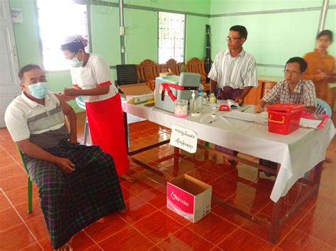 ဝေါမြို့နယ်တွင် အသက် ၅၀ နှစ်နှင့်အထက် နိုင်ငံ့ဝန်ထမ်းများအား Pfizer 30 ကိုဗစ် ၁၉ရောဂါထပ်ဆောင