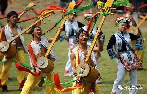 2018年弥勒可邑小镇杯阿细跳月赛装节，千人篝火晚会、欢迎来弥勒可邑小镇跳舞！ 搜狐大视野 搜狐新闻