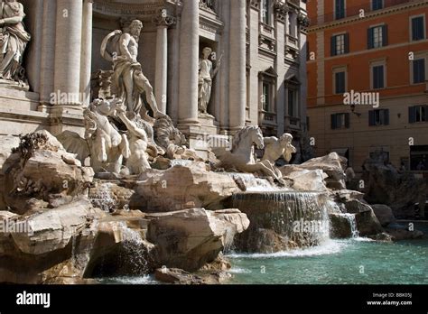 Trevi Fountain Buildings Hi Res Stock Photography And Images Alamy