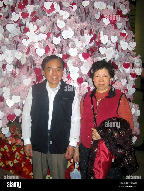 You Yong Le And His WifeÊcelebrate Their 35 Years Of Marriage By Hanging An I Love You Card On