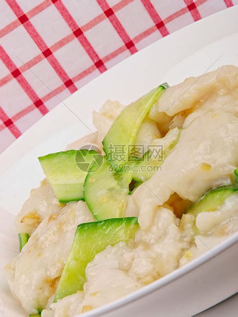 带黄瓜的炸白鱼柠檬美食午餐烹饪海鲜营养油炸动物蔬菜盘子高清图片下载 正版图片320292711 摄图网