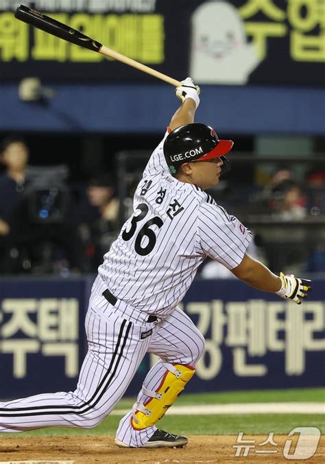 프로 첫 안타 신고하는 김성진 네이트 스포츠