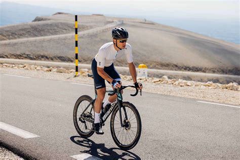 Collection Santini « Maillot Jaune Le Tour Honore Ses Géants