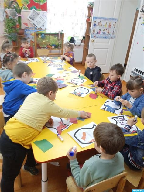 Фотоотчет о занятии по обрывной аппликации в средней группе «Ваза 3 фото Воспитателям