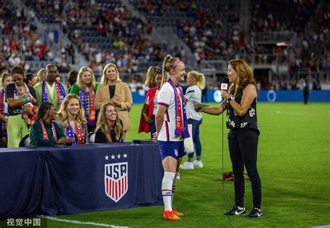 见证历史！美国男女足国家队达成同工同酬协议 搜狐大视野 搜狐新闻
