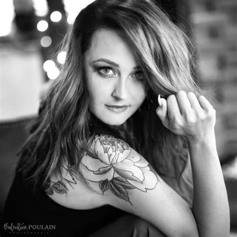 Michaelle Porodo Michaelle Porodo Photographies • Threads Say More