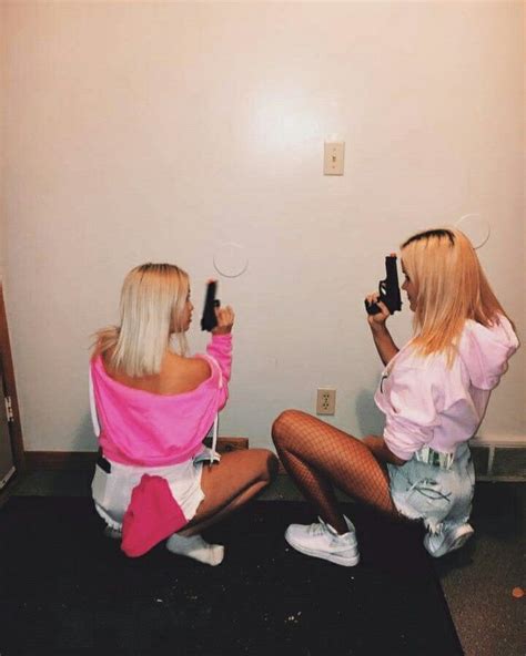 Diy Spring Breakers Costume For College Girls Spring Breakers Costume Halloween Costumes