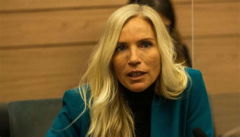 שרון פרי נגד שחקני מכבי חיפה והפועל באר שבע בושה פשוט להקיא ישראל היום