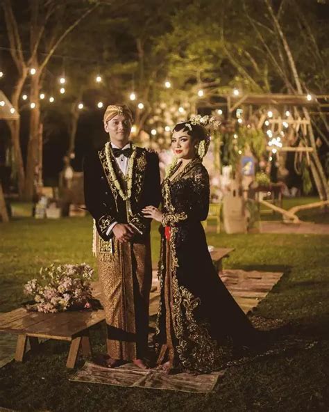 Gaya Anggun Seleb Kenakan Kebaya Anne Avantie Saat Menikah