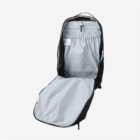 아크테릭스 맨티스 26 백팩 블랙 Arcteryx Kream