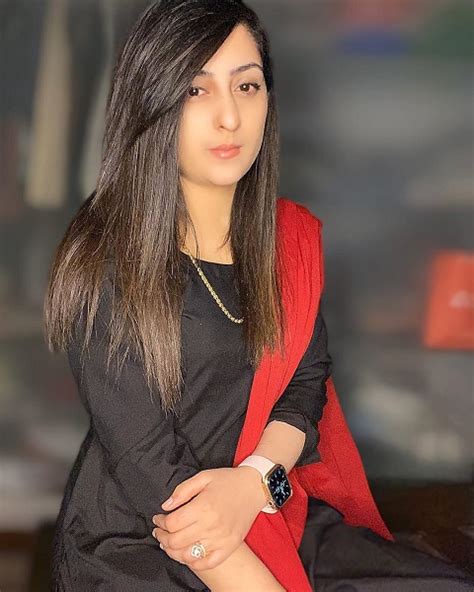 Amna Sabir Net Worth Age Height Weight Early Life Career Bio