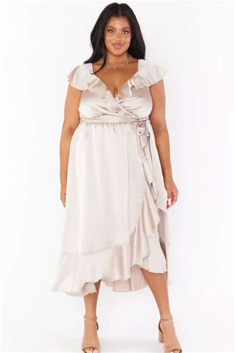 20 Best Plus Size Short Wedding Dresses For A Playful Look