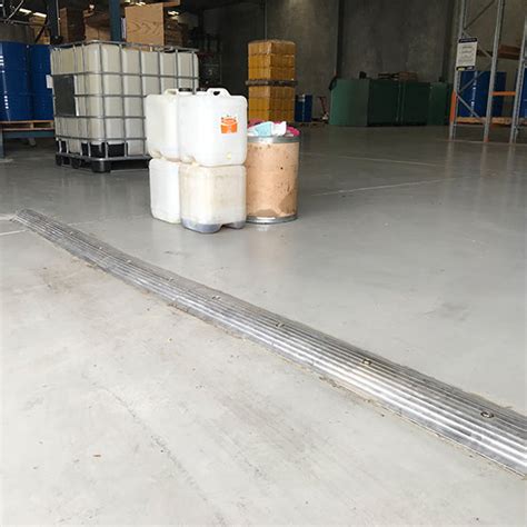 Floor Bunding Contain Chemical Spills With Floor Bunding Storemasta