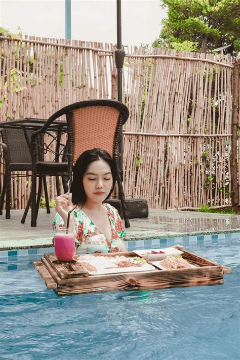 ហ្វេនៗសង្ស័យថា ក្មេងនេះជាកូនស្រី សុខ ស្រីនាង ក្រោយឃើញរូបថតមួយសន្លឹកនេះ Khmerload Cambodia