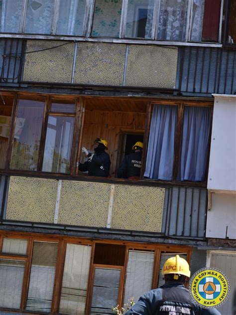 Рятувальники КАРС розібрали аварійні конструкції у двох обстріляних багатоповерхівках у