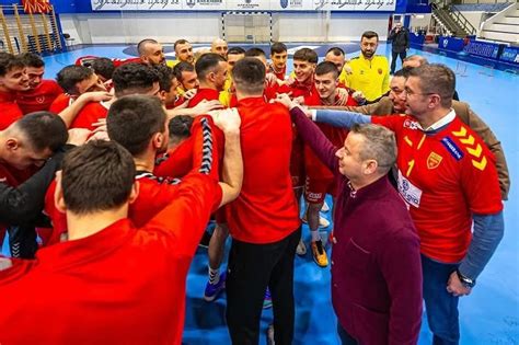 Мицкоски доцна вечерва се обрати со фотографија Главата горе момци за Македонија Power Info