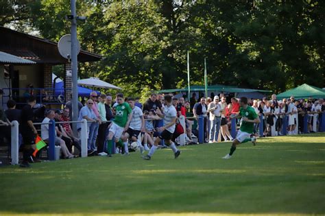 Kleine Final Sensation „david“ Nieder Ofleiden Schlägt „goliath