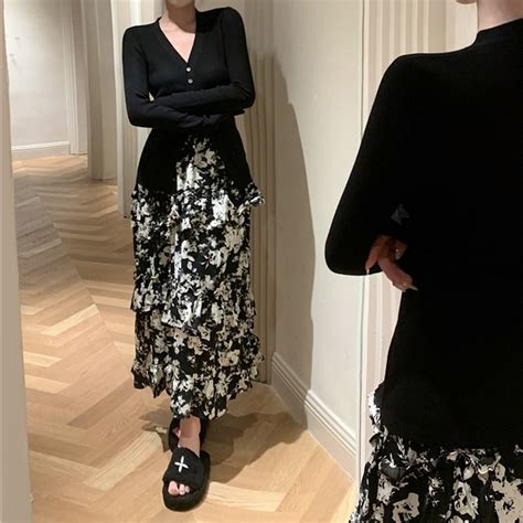 코디세트브이넥 슬릿 디테일 슬림핏 니트 가디건a라인 플라워 패턴 캉캉 프릴 롱스커트 세트 St121116e