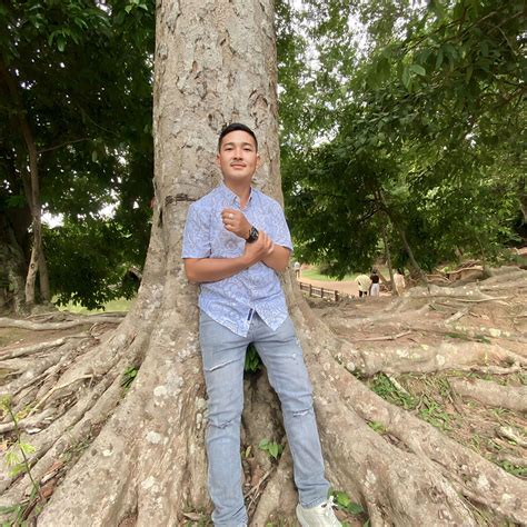 នេននី យ៉ា