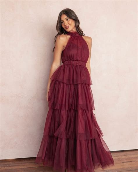 20 Feminine Clothing Brands To Get You Snatched And Slaying