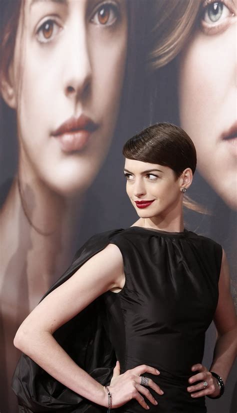 Anne Hathaway Flashing Her Pussy At Les Miserables Premiere In Nyc Porn Pictures Xxx Photos