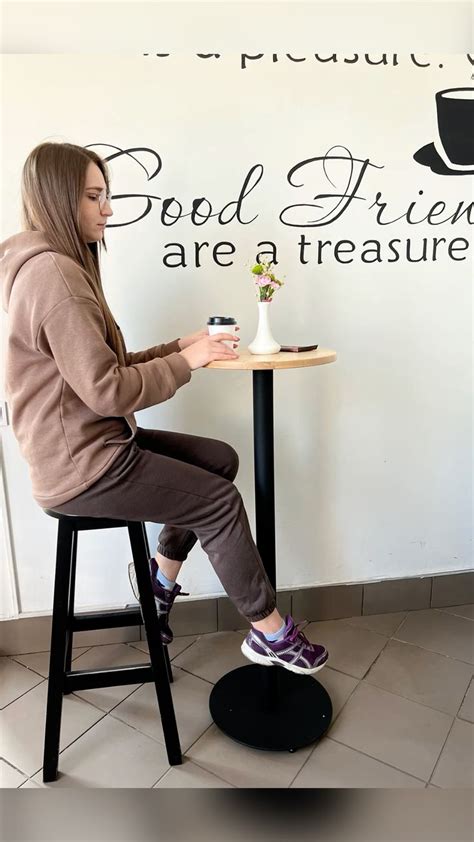 Високий столик з натурального дерева для кафе ️