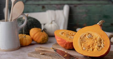 도마 위에 호박 두 개 사진 Unsplash의 호박 안쪽 이미지