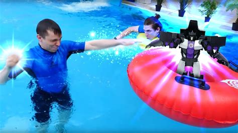 Устраиваем погоню за МЕГАТРОНОМ Видео про супергероев для детей Youtube