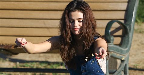 Selena Gomez Served Seducktion While Feeding Her Bird Fans At A Local Pond
