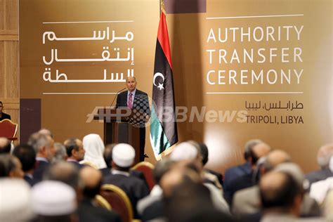 リビアの国民評議会、議会に権限を委譲 トリポリで式典 写真2枚 国際ニュース：afpbb News