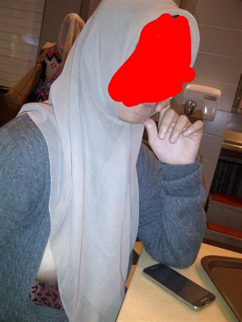 Foto Eksibisionis Jilbab Coklat Eksibisionis Pamer Toked Seksi Di Kfc Cerita Cewek Biru