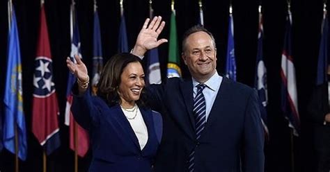 무자녀 공격에 해리스 남편 전처 의붓딸 없긴 왜 없어 옹호